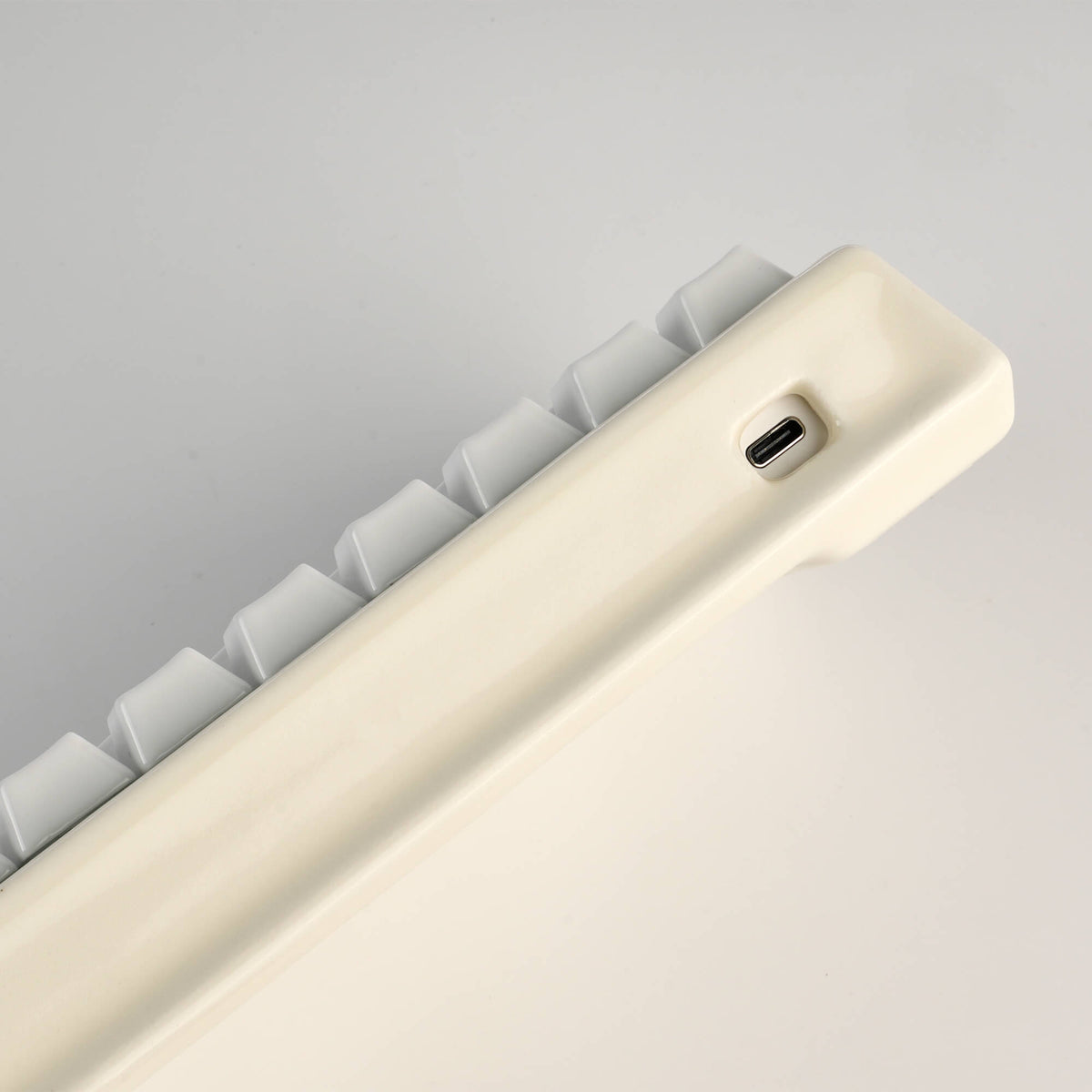 Peak60: The Ultimate Ceramic Case for GH60 & Magnetic Keyboards